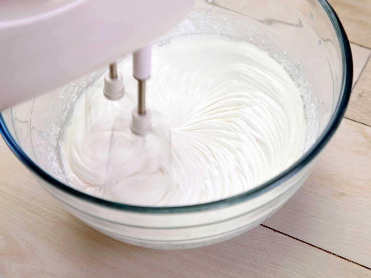 Cómo montar nata de forma fácil y rápida - PequeRecetas