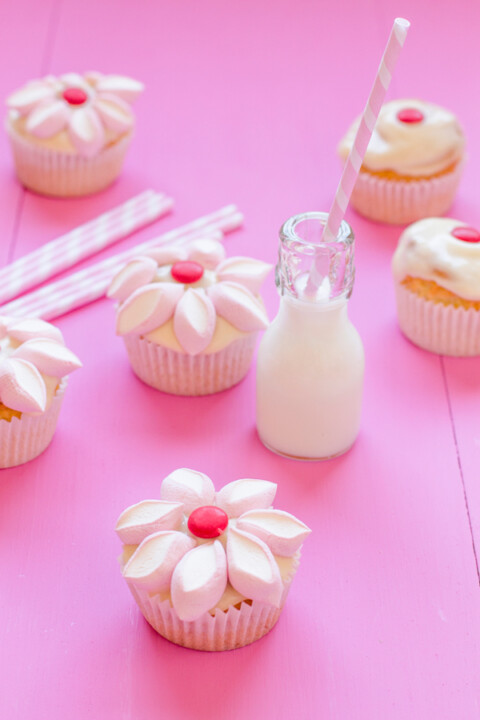 Cupcakes con frosting de queso (decorados en forma de flor) - PequeRecetas