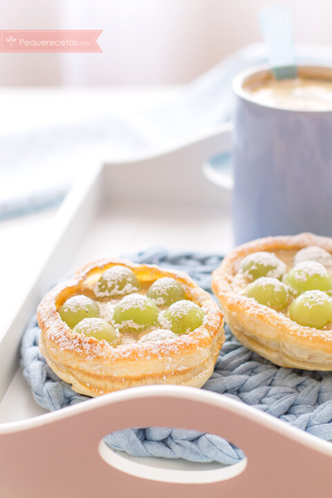 Tarta de uvas con hojaldre y crema pastelera (receta fácil) - PequeRecetas