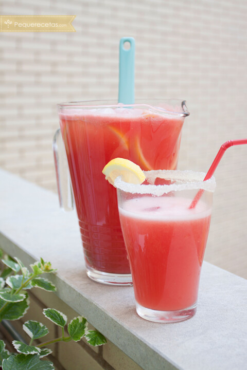 Limonada rosada, refrescante y original | PequeRecetas