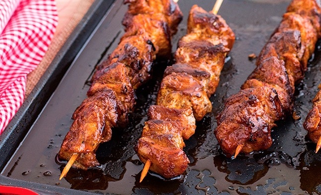 Pinchos morunos caseros (receta tradicional) - PequeRecetas