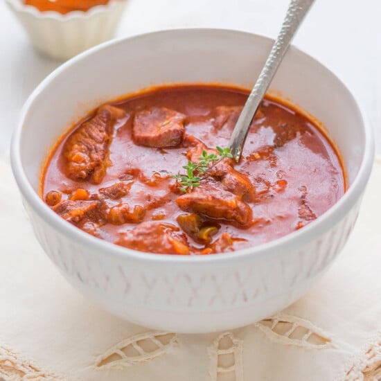 Cómo hacer Goulash húngaro (receta FÁCIL tradicional) - PequeRecetas