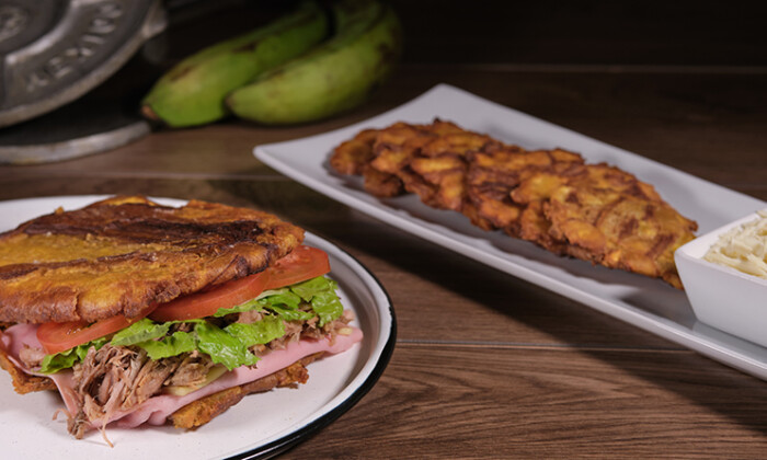 Patacones o tostones de plátano frito (receta tradicional) - PequeRecetas