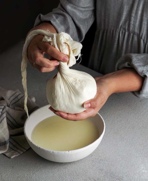 Cómo hacer requesón casero de forma fácil - PequeRecetas