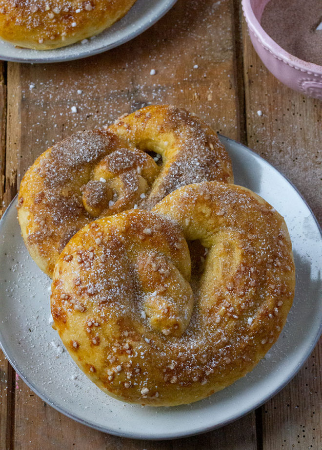 Pretzel dulces con azúcar y canela - PequeRecetas