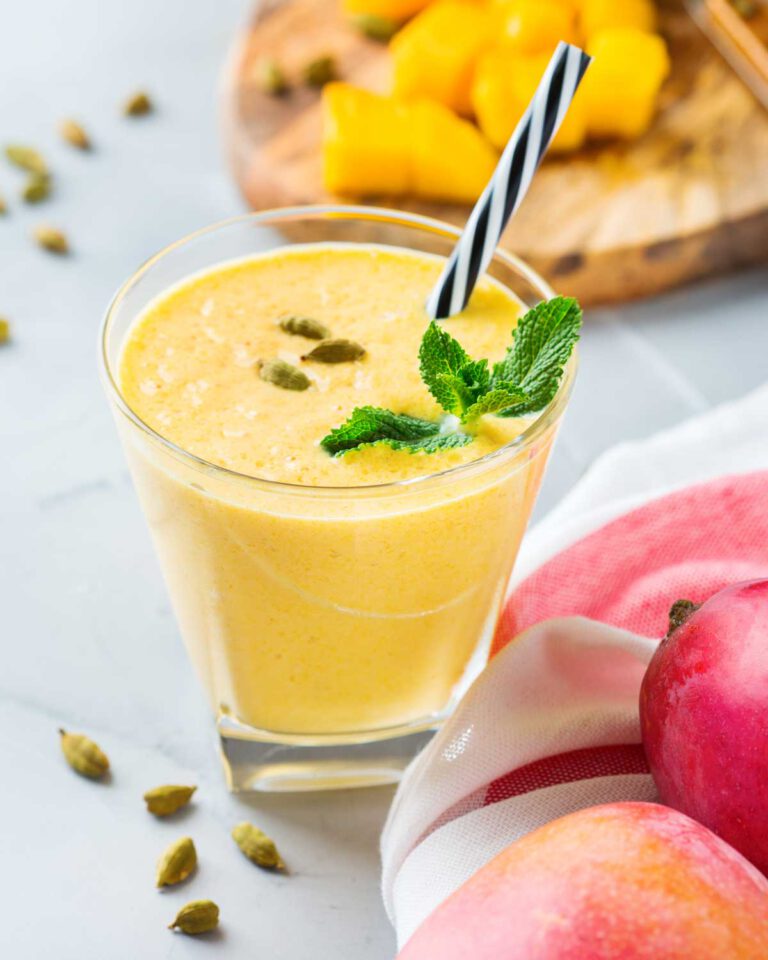 Mango Lassi (cómo hacer un lassi de mango tradicional de la India ...