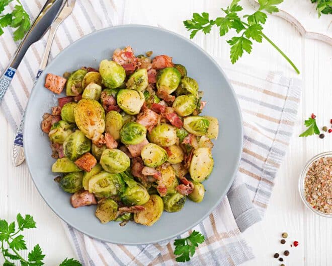 Coles de Bruselas salteadas con jamón - PequeRecetas