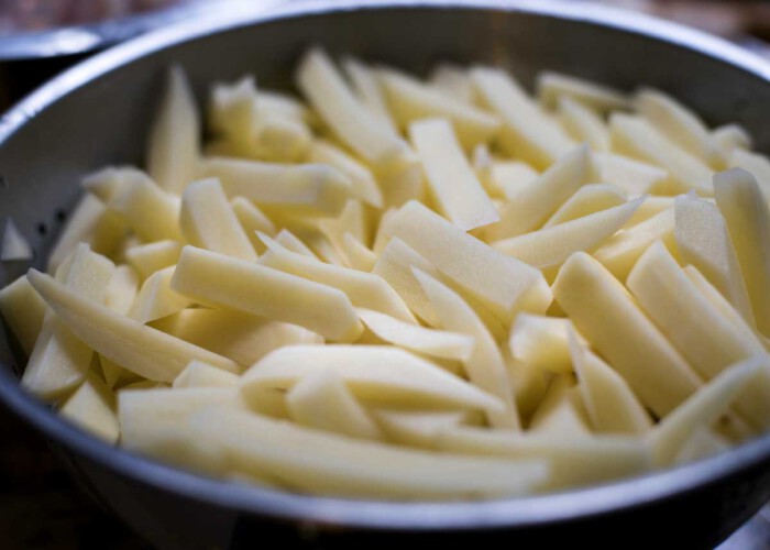 Patatas fritas crujientes en freidora de aire o airfryer - PequeRecetas