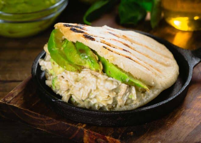 Arepa Reina Pepiada (la receta de arepa venezolana más popular ...
