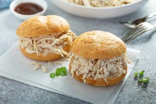 Pollo desmechado (Pulled Chicken) - PequeRecetas