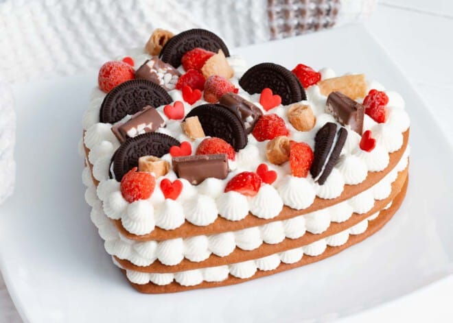 Cómo hacer una TARTA CORAZÓN fácil para sorprender a alguien - PequeRecetas