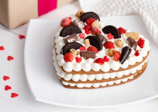 Cómo hacer una TARTA CORAZÓN fácil para sorprender a alguien - PequeRecetas