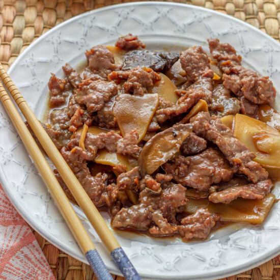 Ternera con bambú y setas chinas - PequeRecetas