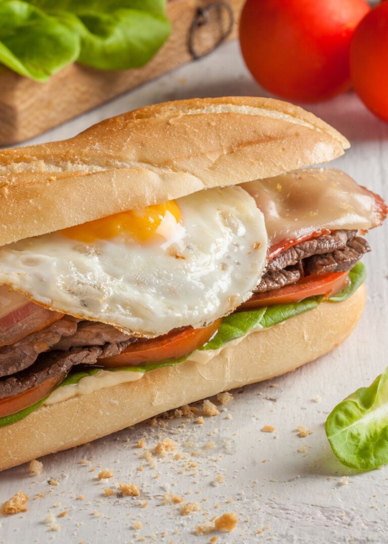 Chivito Uruguayo o Xivito Valenciano (el bocadillo más popular ...