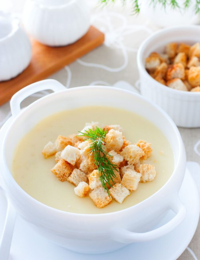Crema de patata fácil con picatostes - PequeRecetas