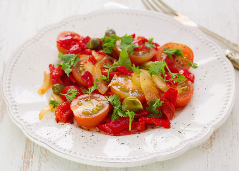 Ensalada de tomate (20 ensaladas ligeras y refrescantes con tomate ...