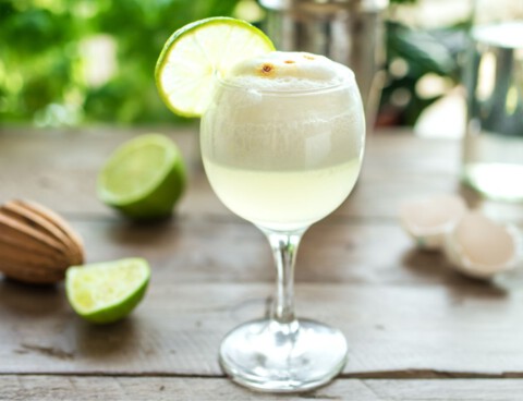 Cómo hacer Pisco Sour peruano (el cóctel emblemático de Perú ...