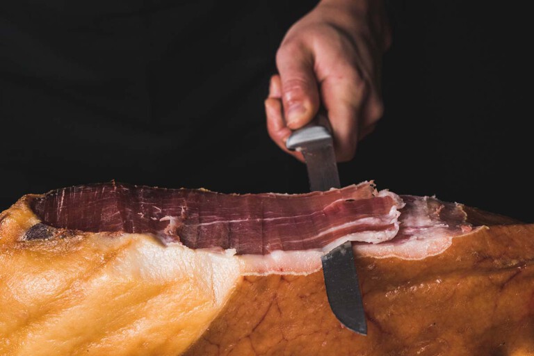 Cómo cortar un jamón en casa como un profesional - PequeRecetas