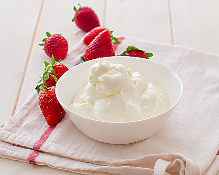 Cómo montar nata de forma fácil y rápida - PequeRecetas