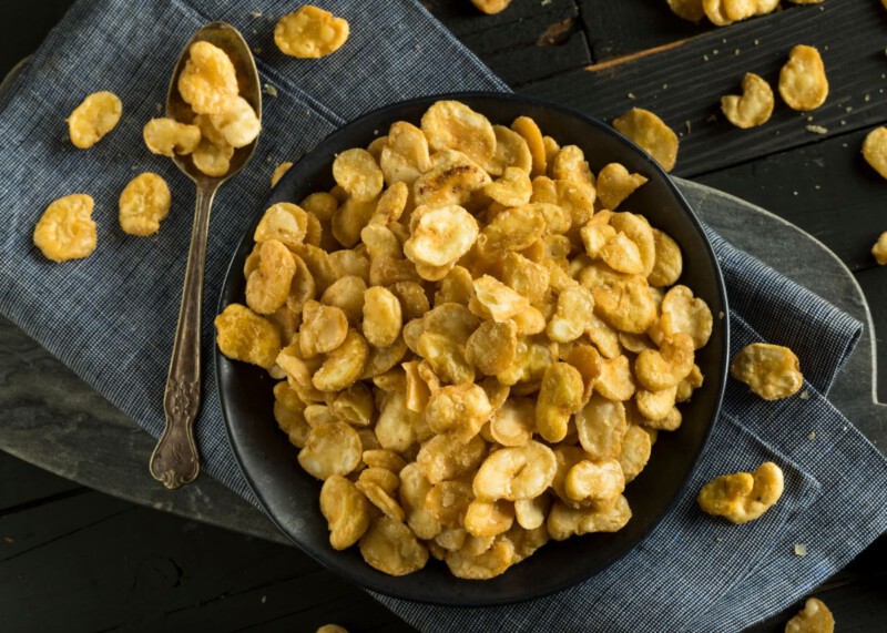 Aperitivo de habas fritas crujientes con sal - PequeRecetas