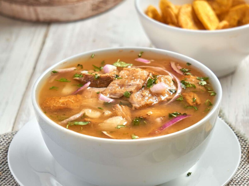 Encebollado de pescado ecuatoriano - PequeRecetas