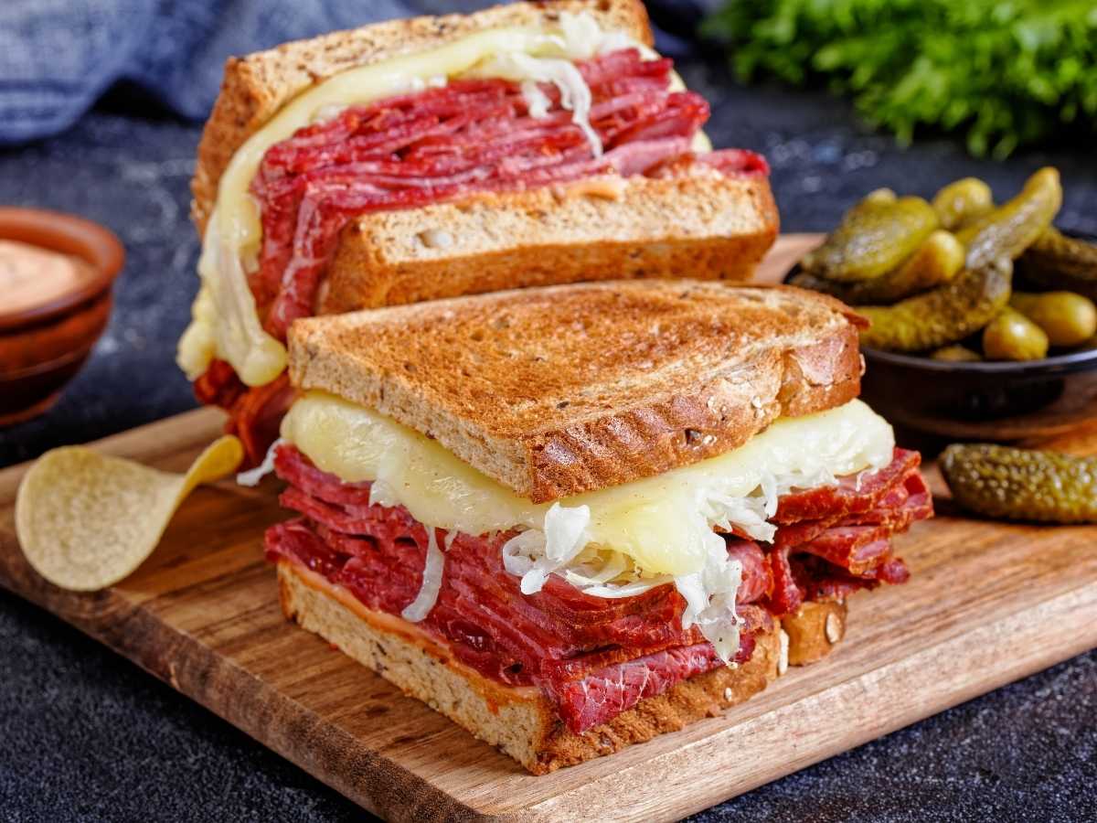 Sándwich Reuben, el clásico americano que tienes que probar - PequeRecetas