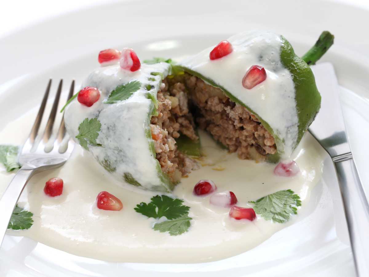 Chiles en nogada (receta mexicana tradicional de Puebla) - PequeRecetas