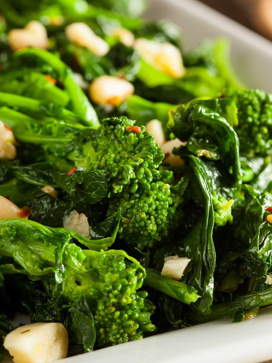 Broccolini o Bimi salteado con espinacas y piñones - PequeRecetas