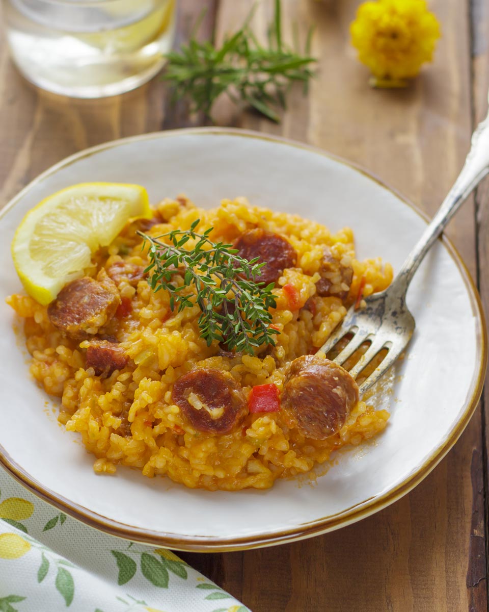 Arroz con chorizo, receta fácil en 40 minutos - PequeRecetas
