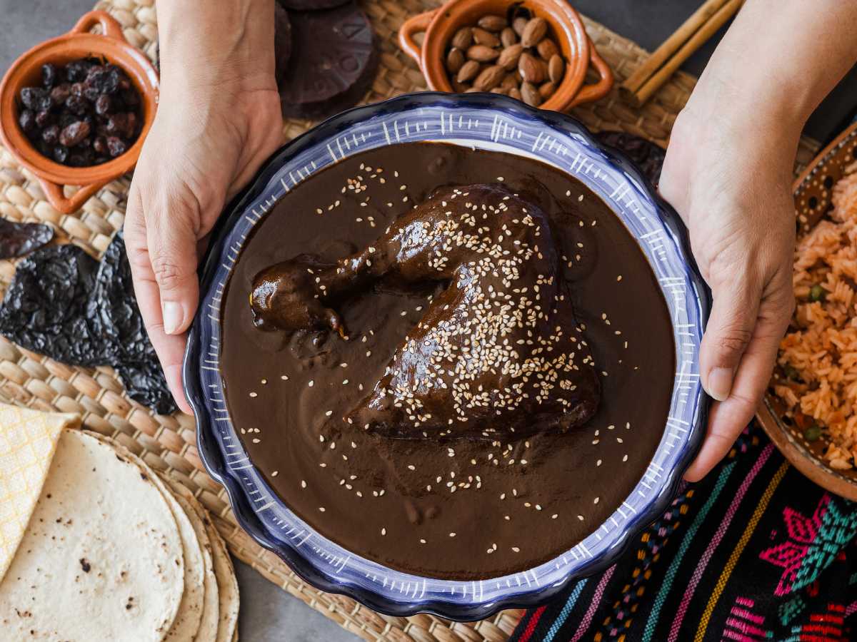 Mole Poblano (receta mexicana tradicional) - PequeRecetas