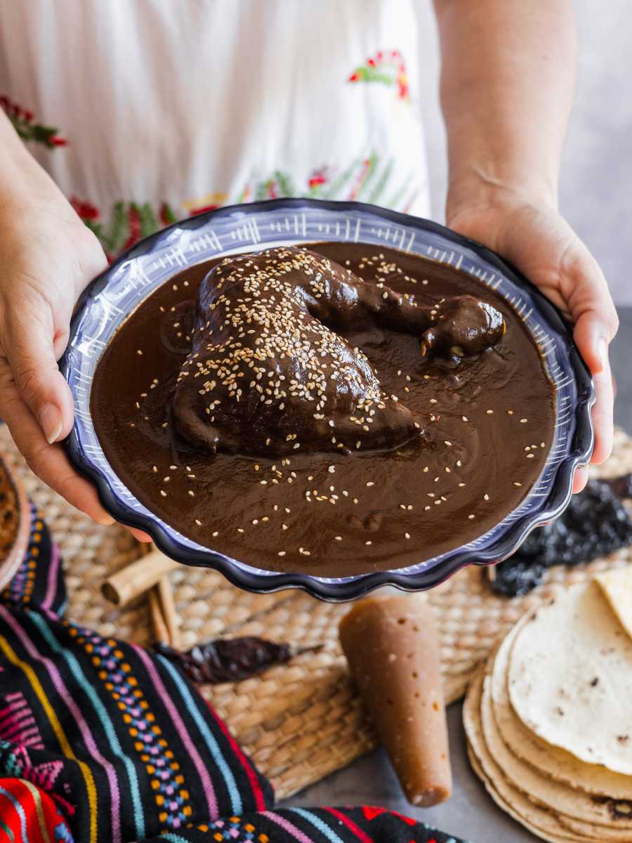 Mole Poblano (receta mexicana tradicional) - PequeRecetas