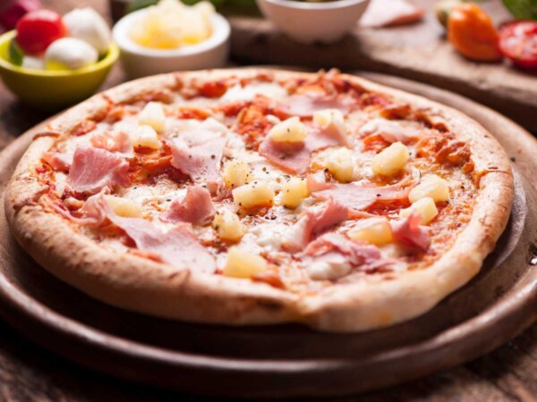 Pizza Hawaiana casera con piña - PequeRecetas