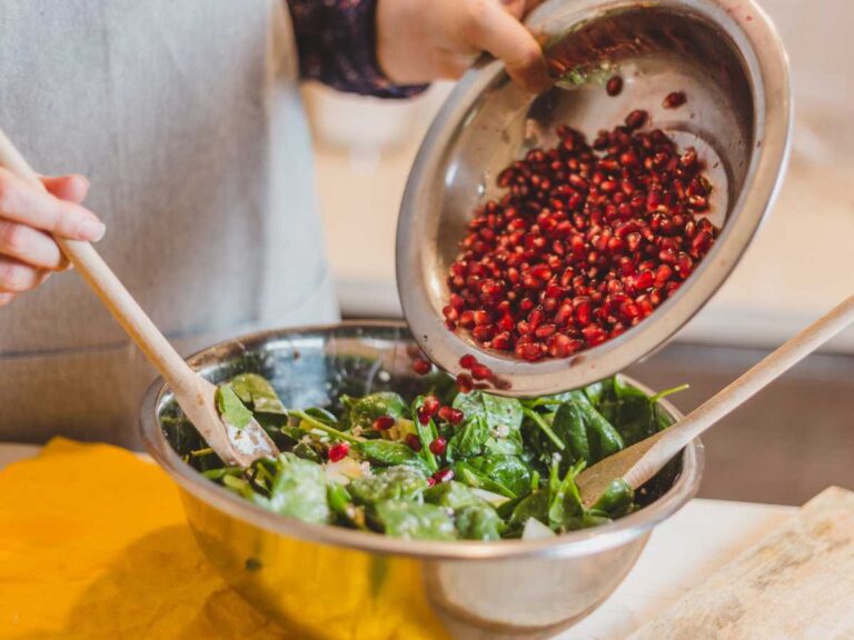 4 ensaladas con granada fáciles y vistosas - PequeRecetas
