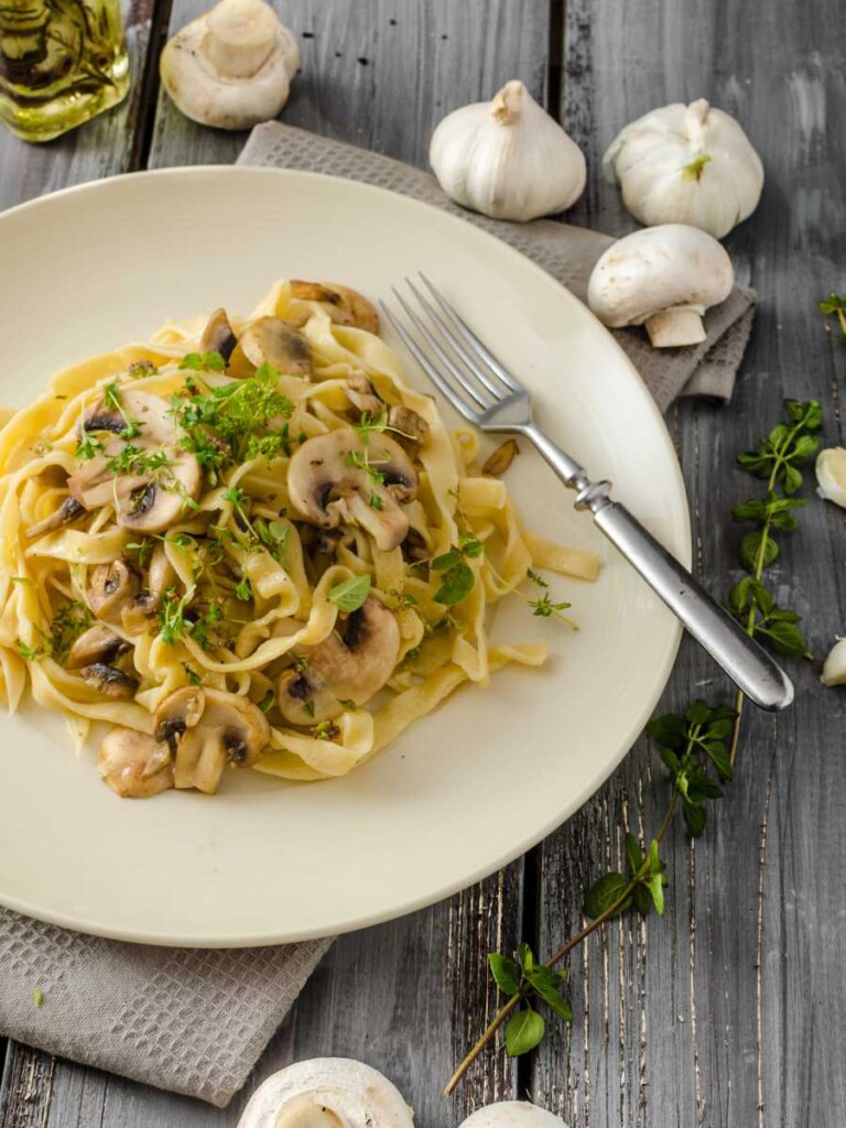 Pasta con champiñones, receta con o sin nata - PequeRecetas