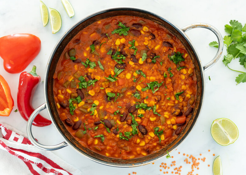 Chili sin carne con lentejas rojas: receta fácil y saludable